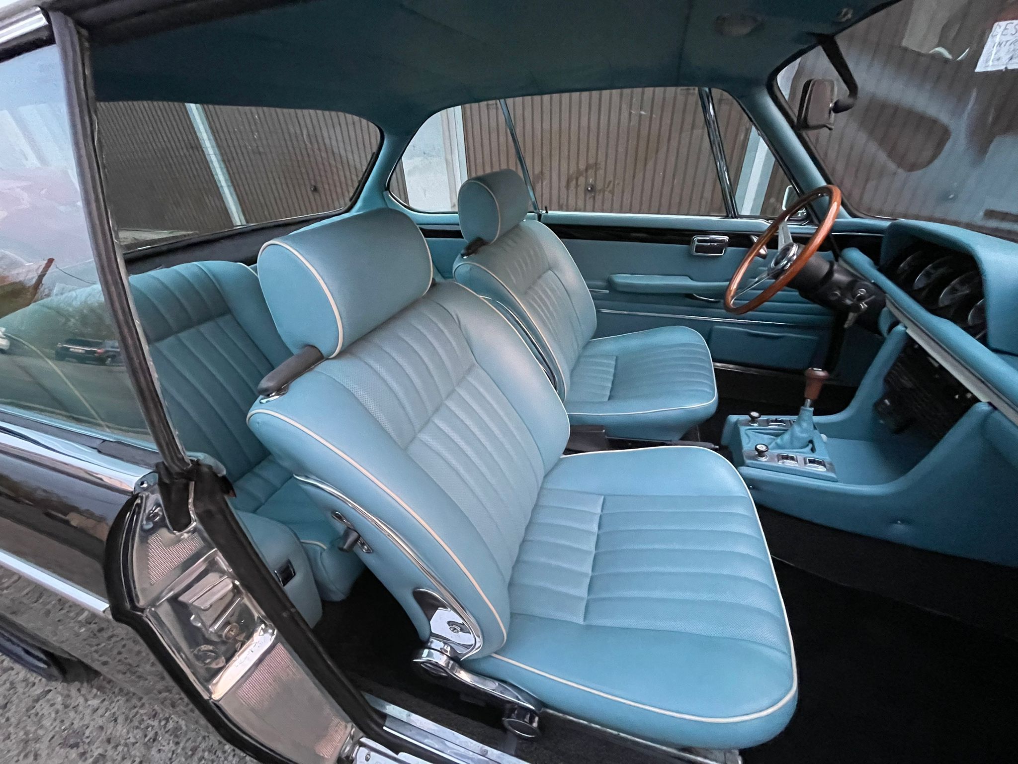 Restaurare Tapiterie Auto Piele - 4 Motive Pentru Un Superb Interior